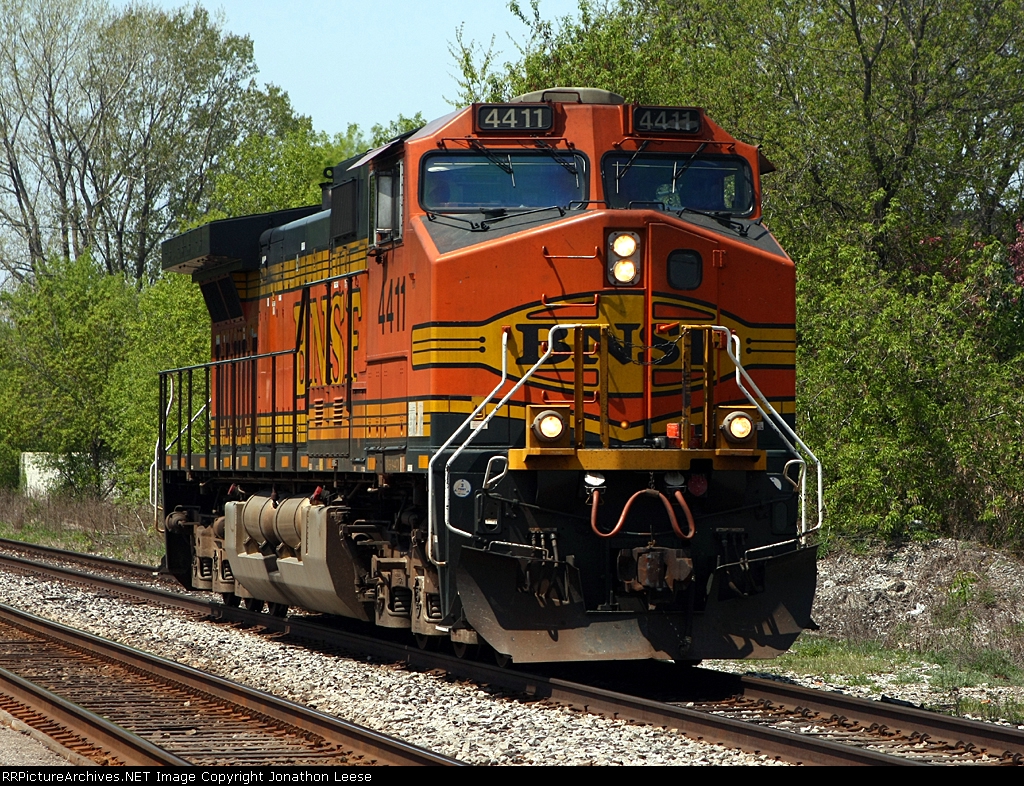 BNSF 4411 heads east as CN train 260